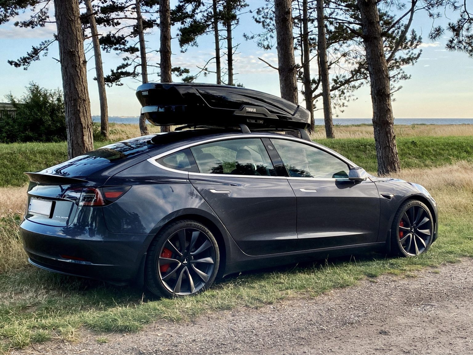 Best Roof Box For Tesla Model 3: Ultimate Buyer’s Guide (2025)